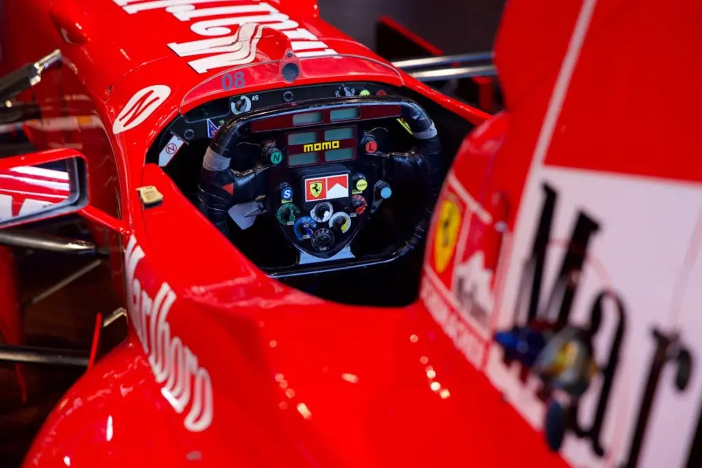 Tout savoir sur les volants en Formule 1 - CD Sport stage F4